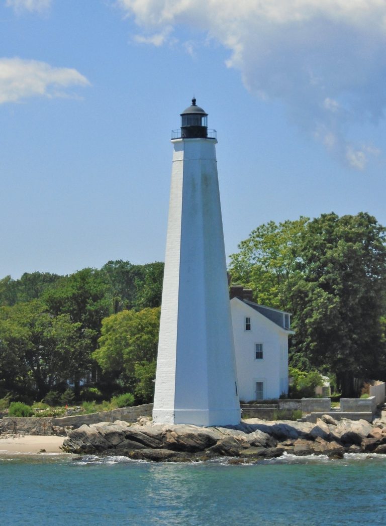 New London Harbor Lighthouse: Connecticut’s First Official Lighthouse ...